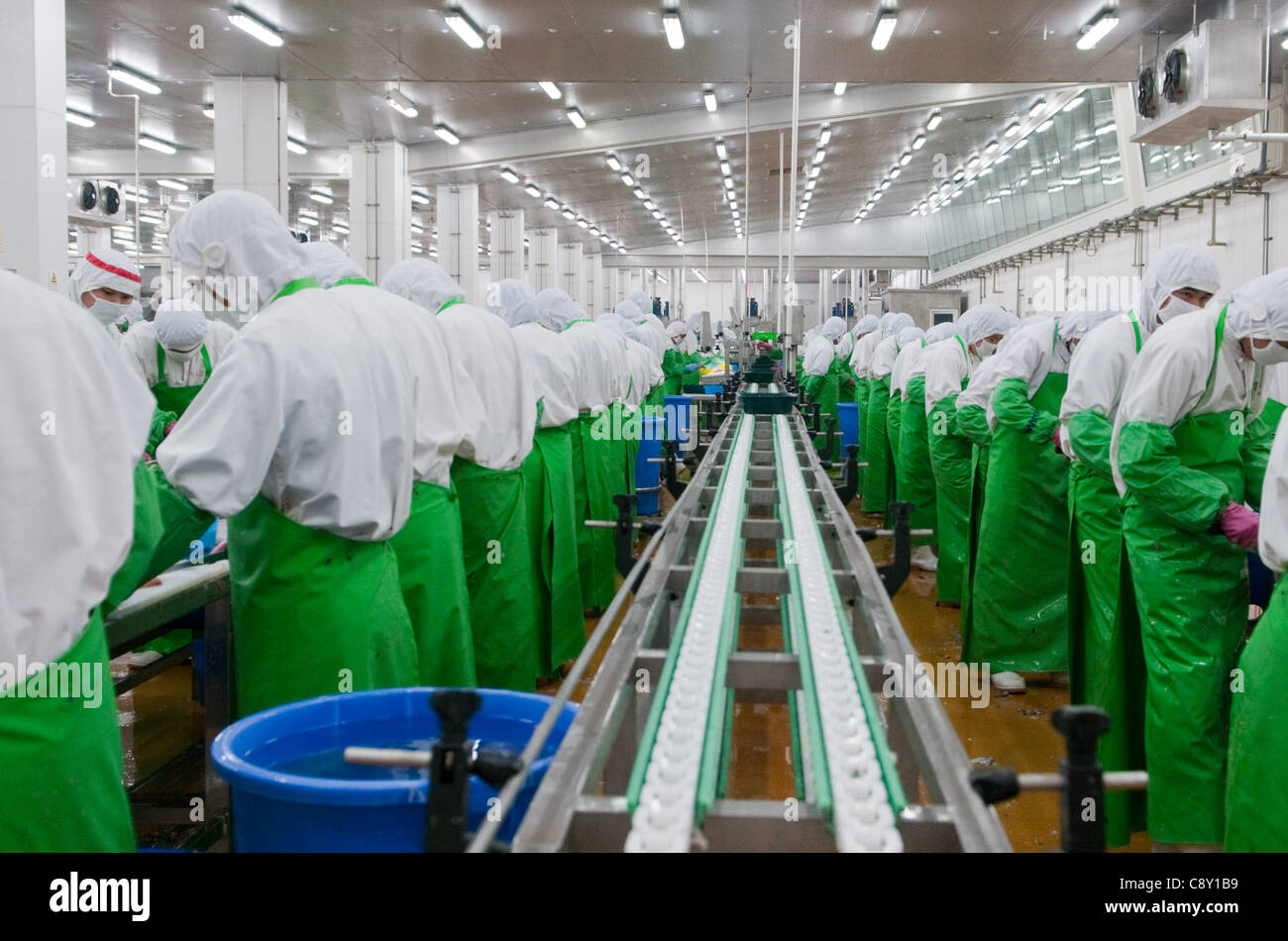 Frozen food production line workers hi-res stock photography and images ...