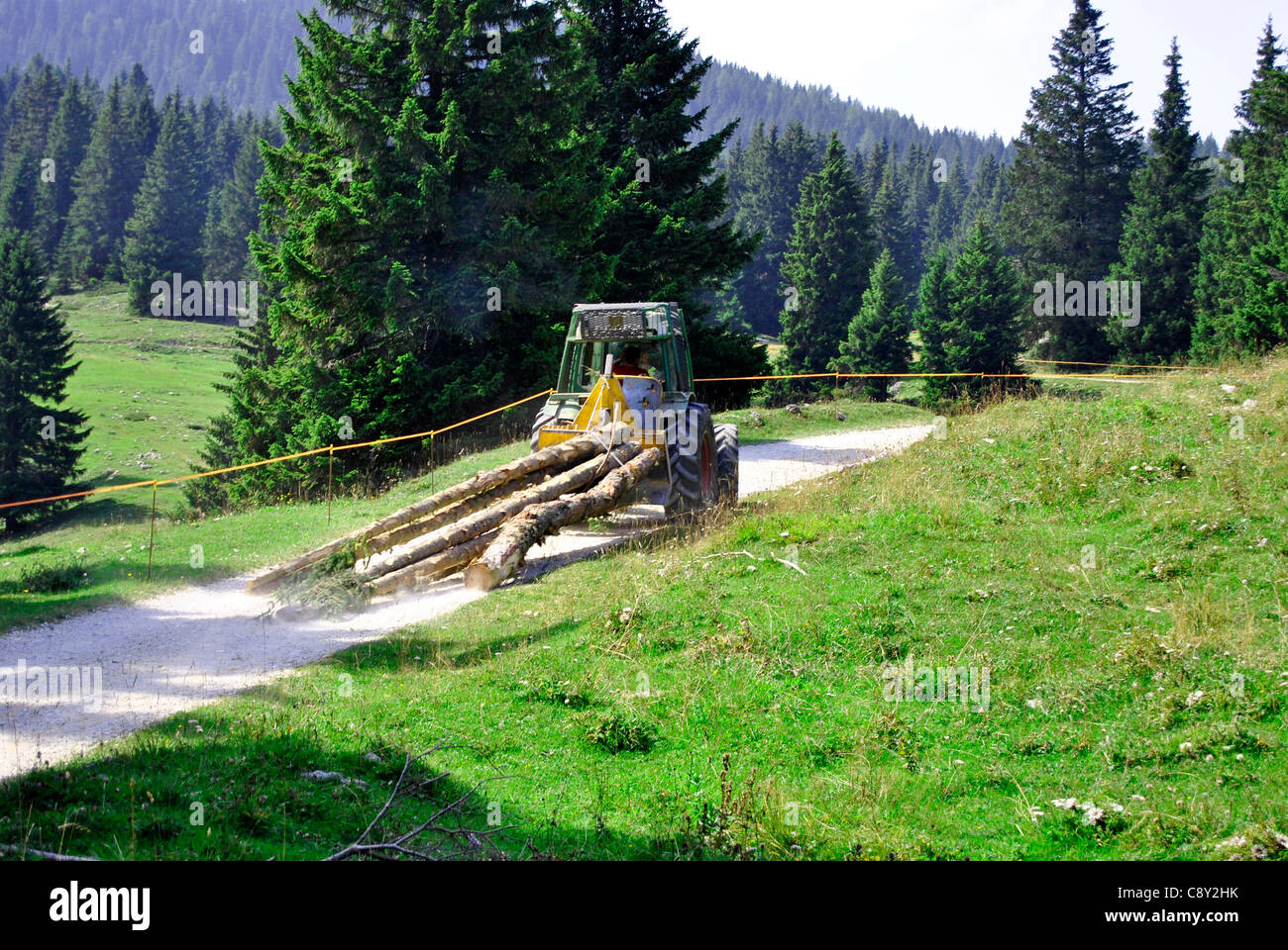 Transportation travel laden load hi-res stock photography and images ...