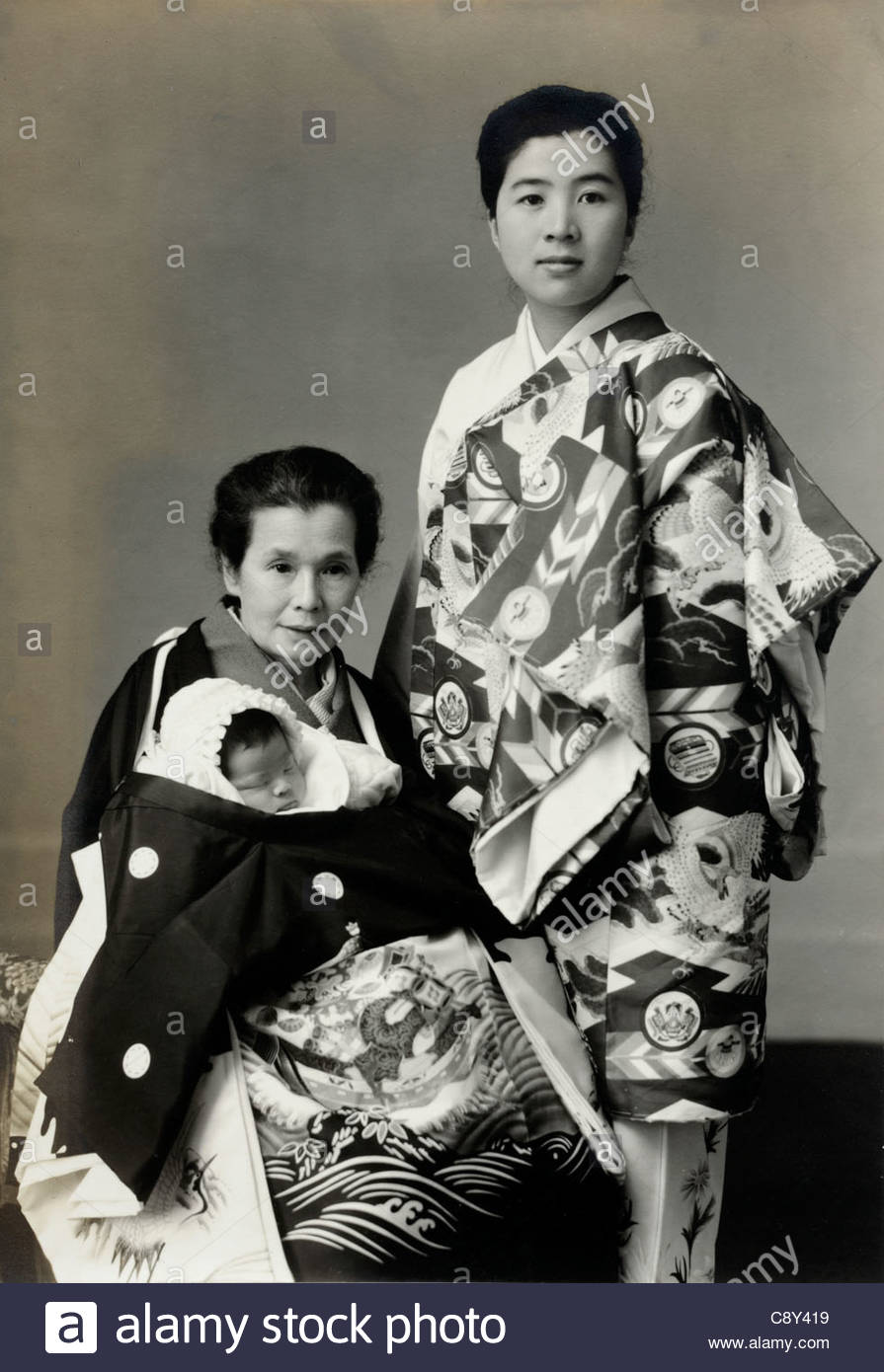 Traditional Japanese Mother With Baby Stock Photos & Traditional ...