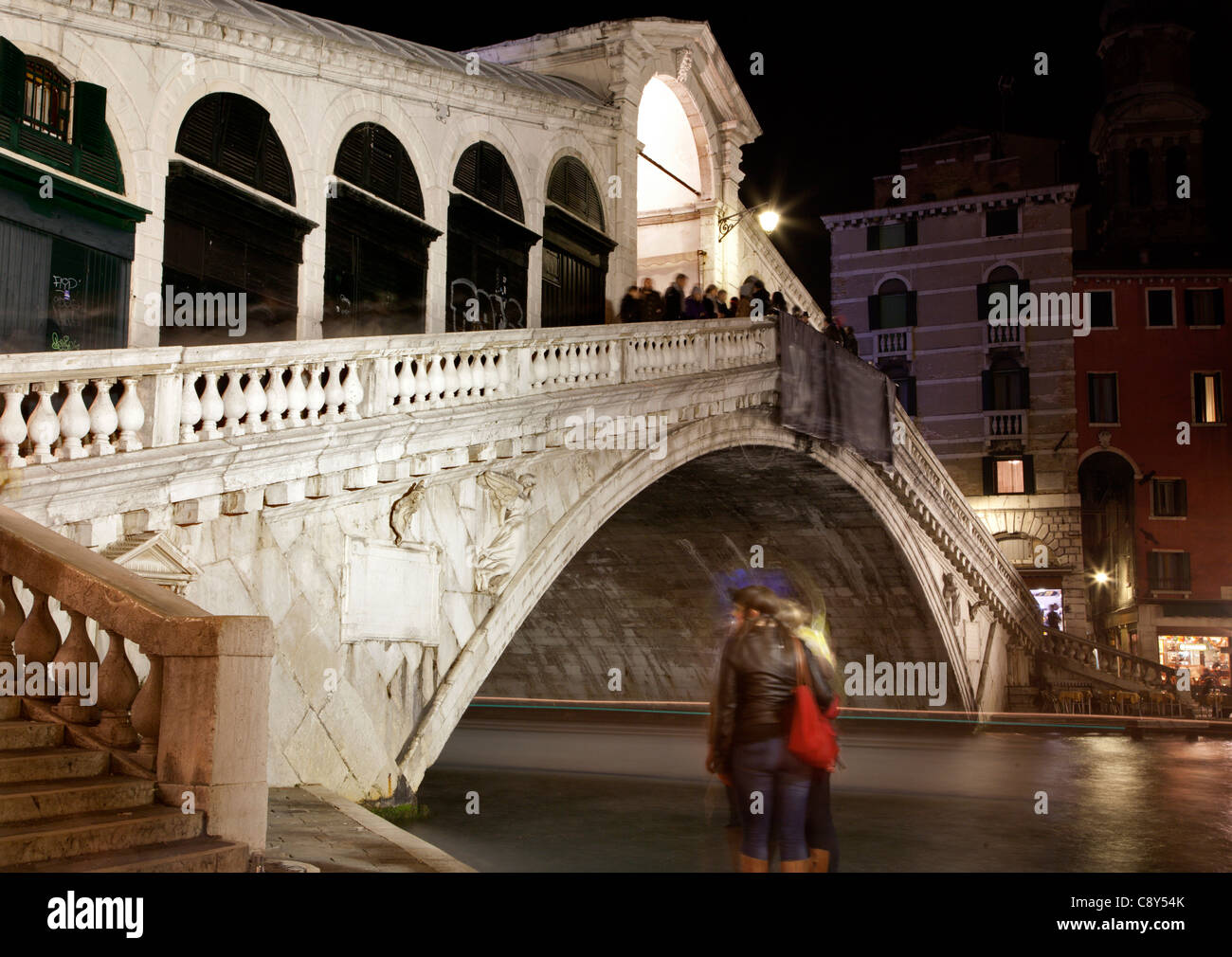 Venice by night by rialto bridge hi-res stock photography and images ...
