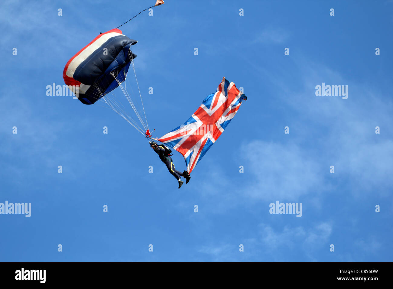 The Tigers Freefall Team of the Princess of Wales's Royal Regiment ...
