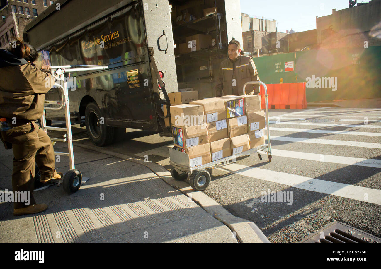 Parcel delivery fleet hi-res stock photography and images - Alamy