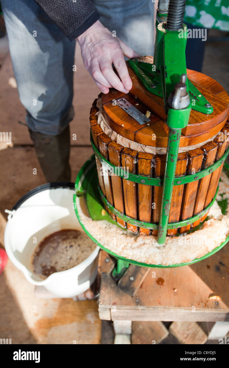 Apple orchard cider press hi-res stock photography and images - Alamy