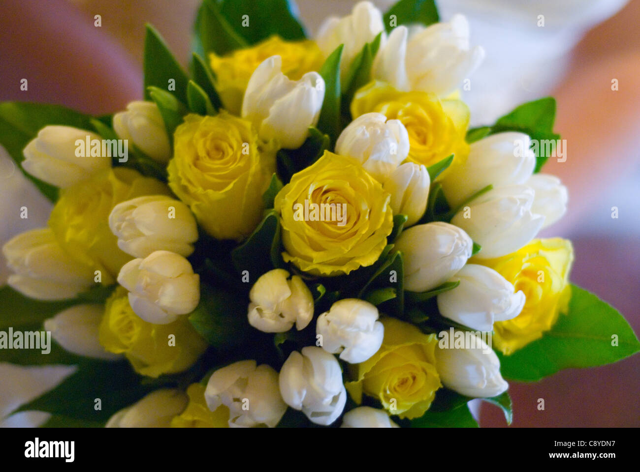 White rose wedding hi-res stock photography and images - Alamy