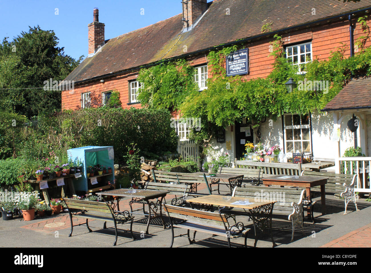 Petersfield pub hi-res stock photography and images - Alamy