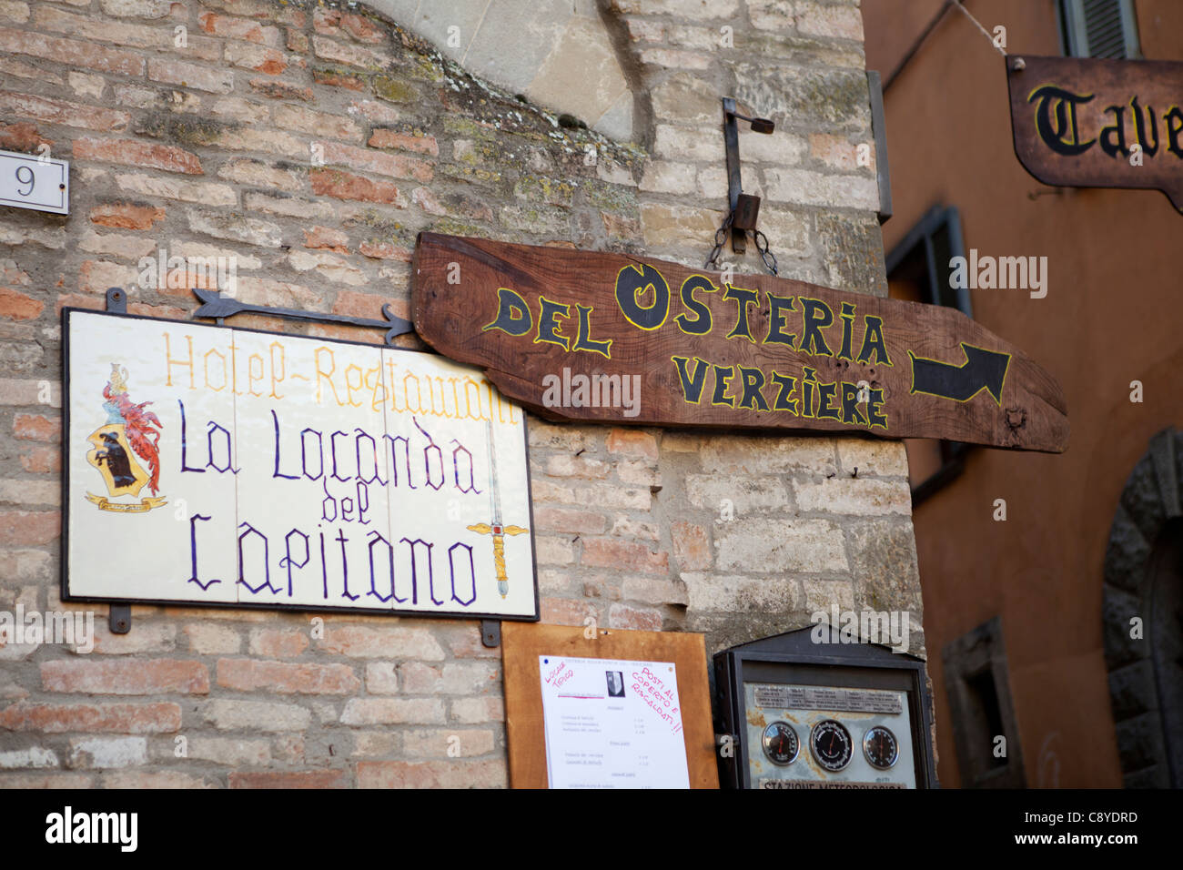 Italy signs on wall hi-res stock photography and images - Alamy