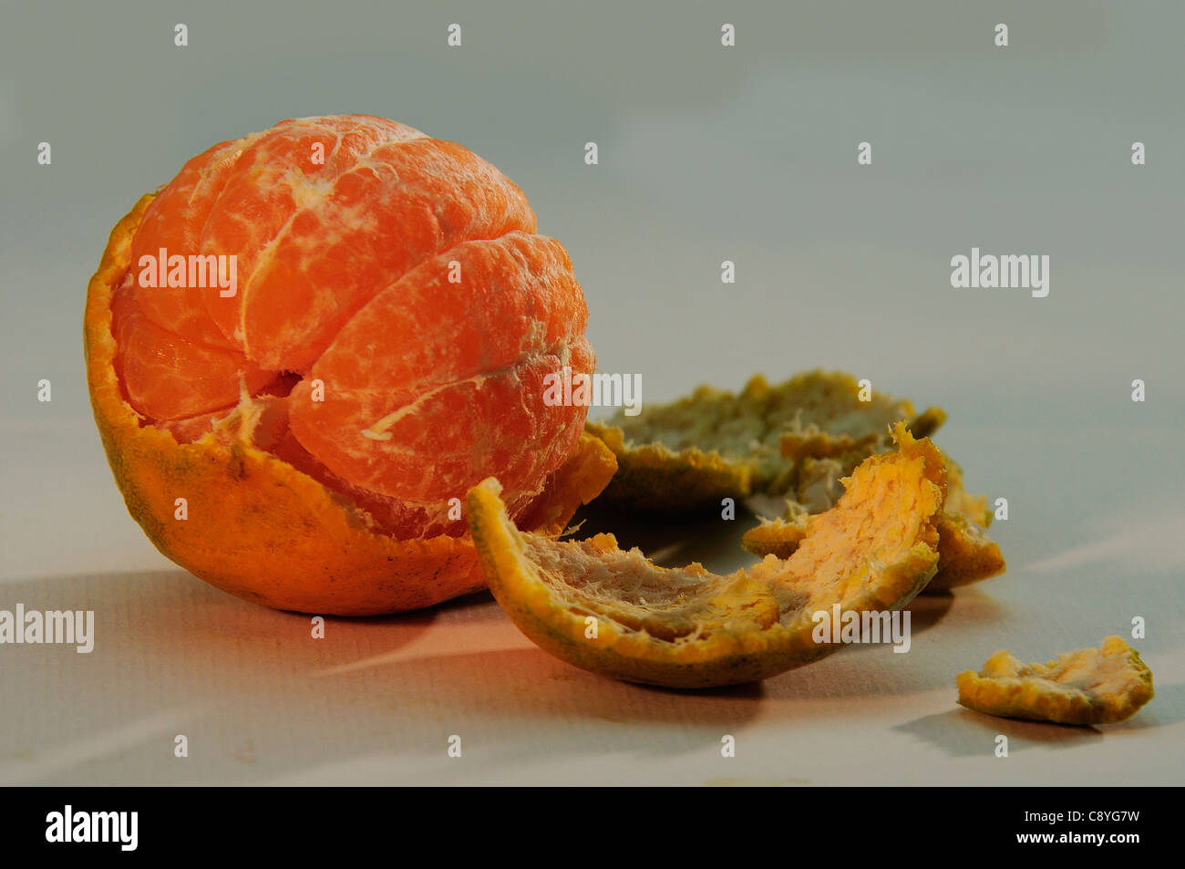 How to peel an orange hi-res stock photography and images - Alamy