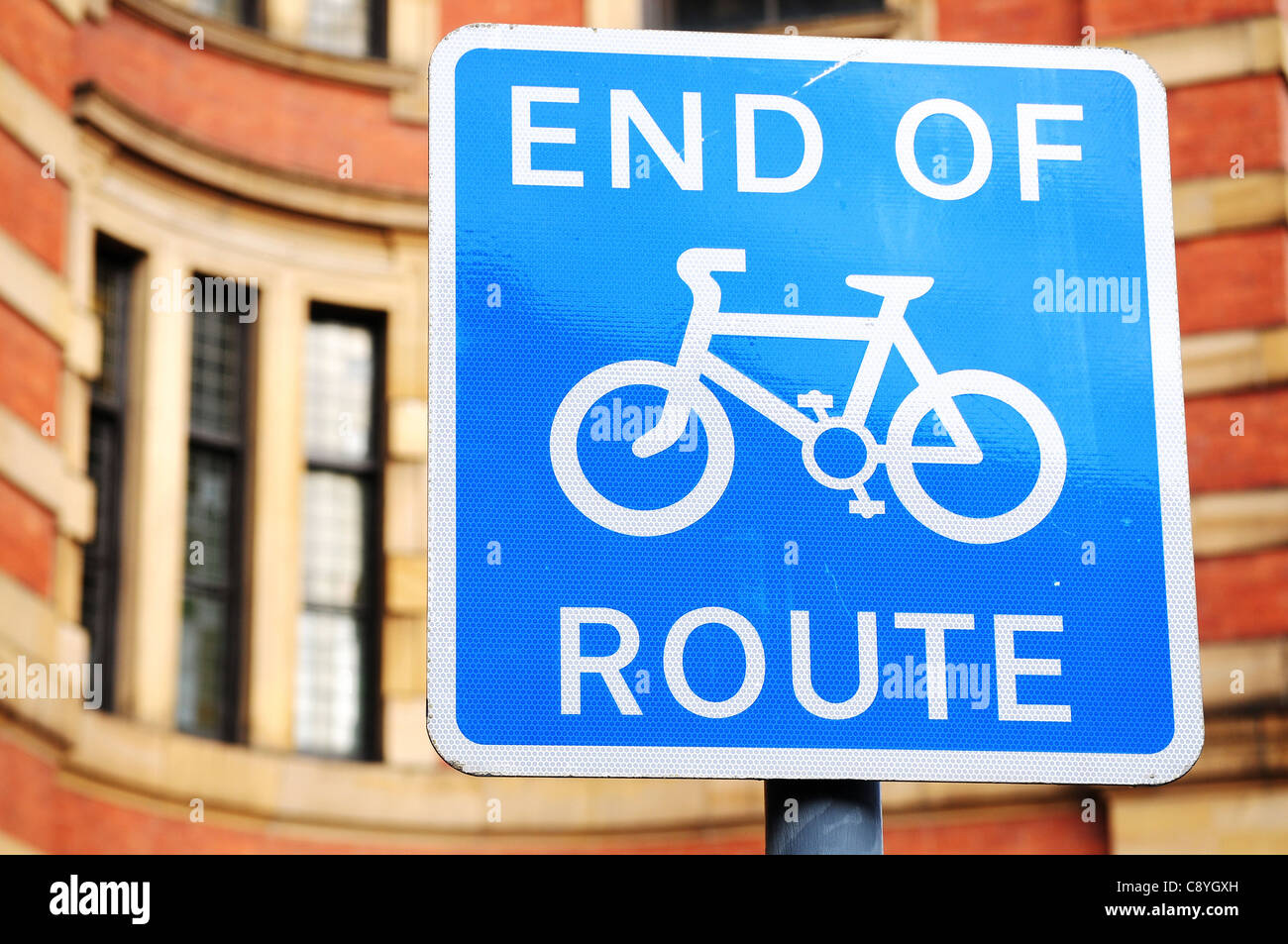 End of cycle route blue sign hi-res stock photography and images - Alamy