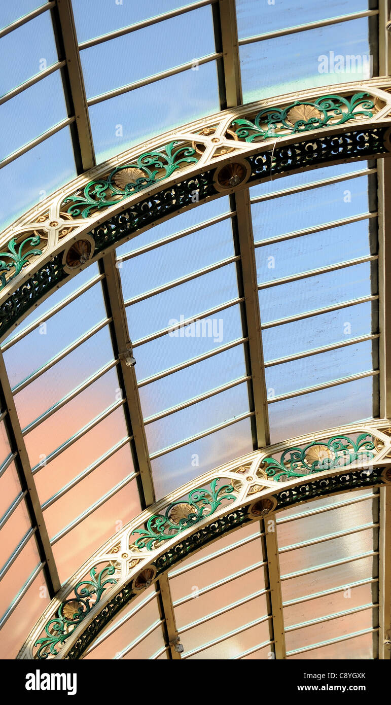 Spider web design roof hi-res stock photography and images - Alamy