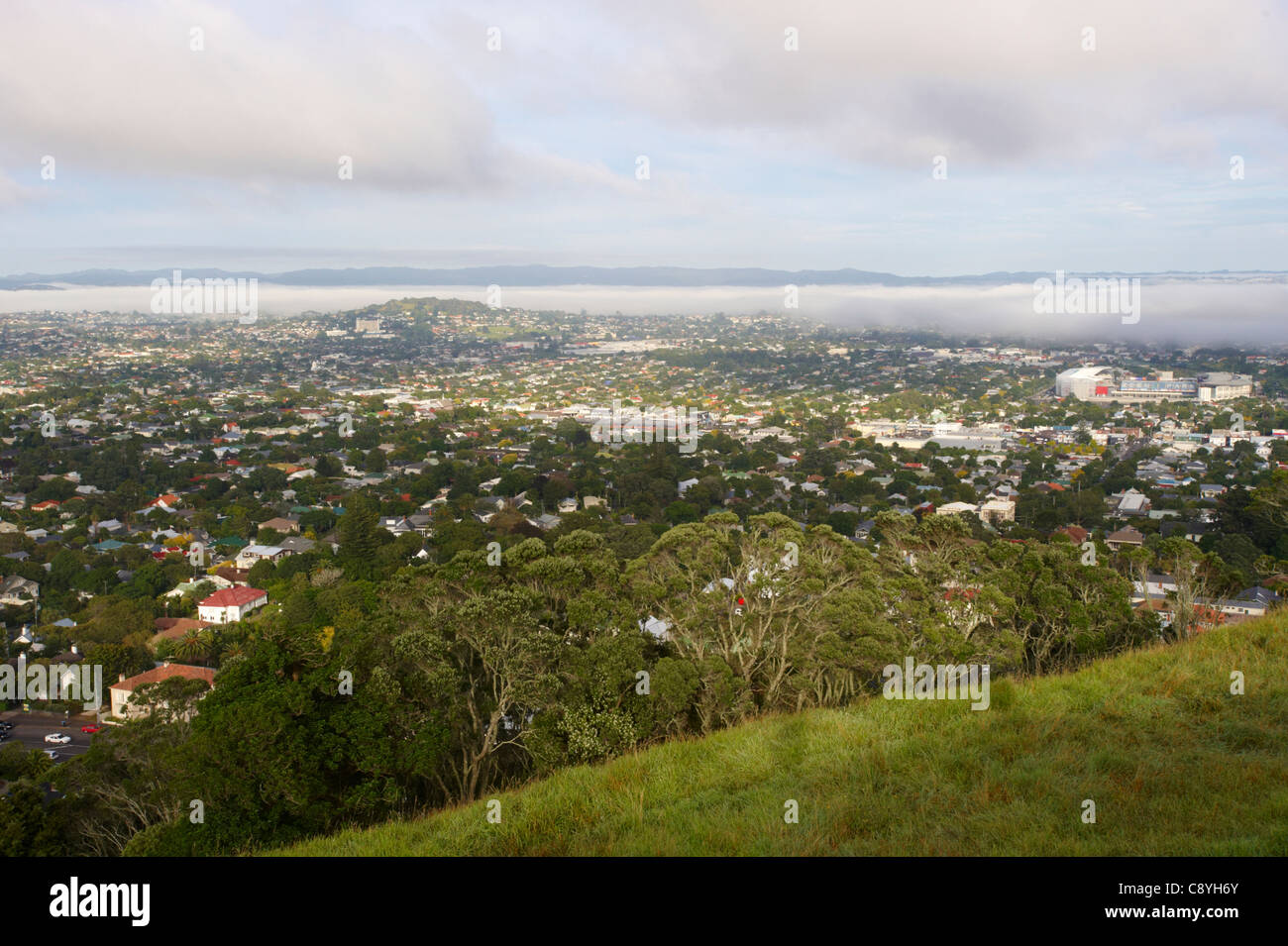 View of auckland city from mount eden hi-res stock photography and ...