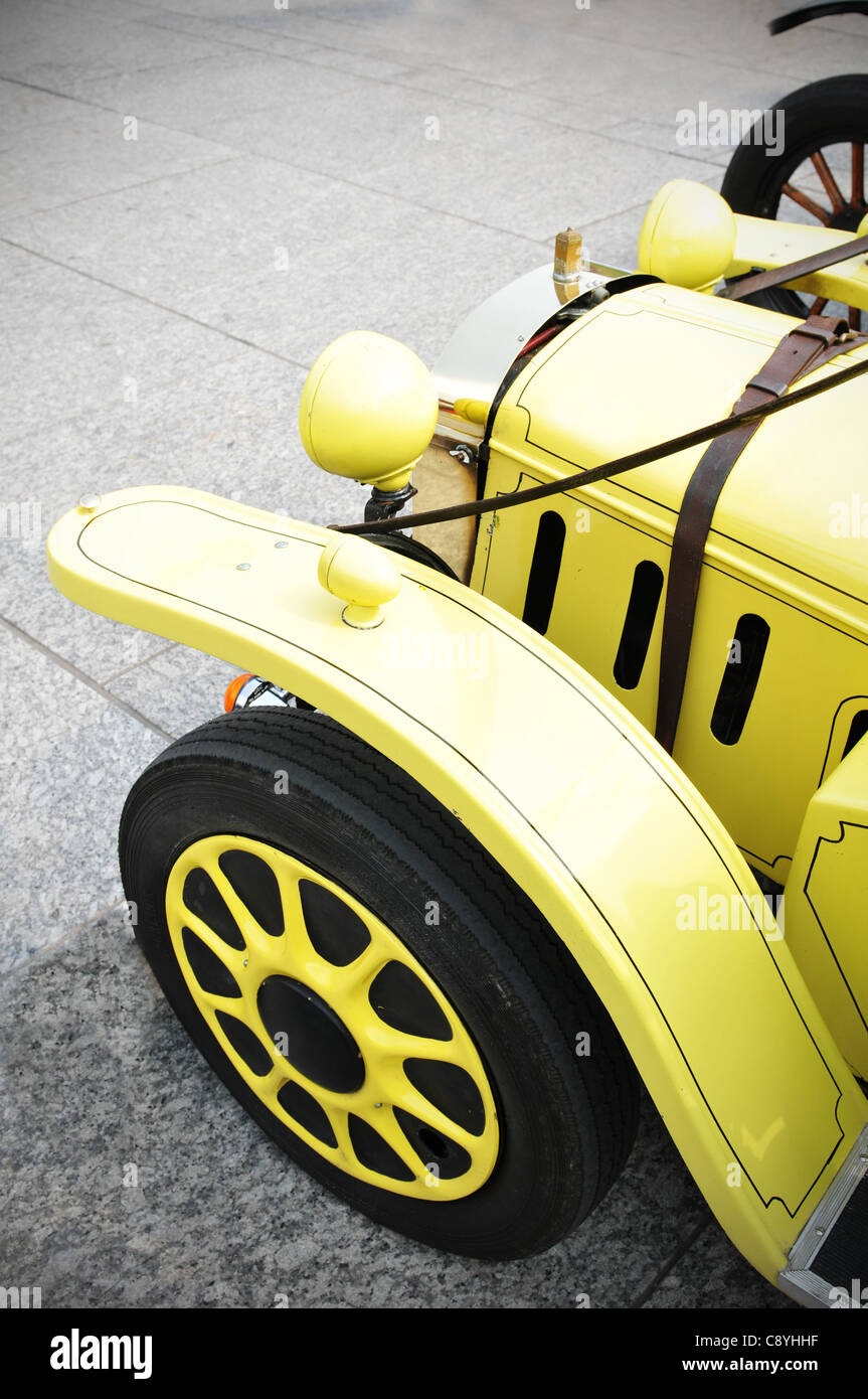 English antique yellow cars hi-res stock photography and images - Alamy