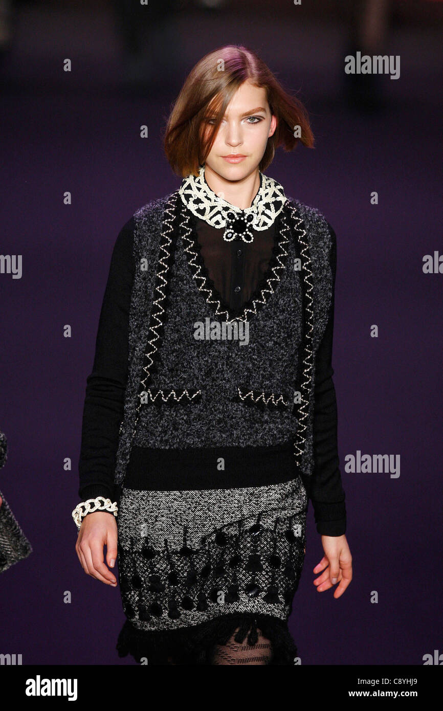 Anna Sui – Runway - Fall/Winter 2011 Collection – New York Fashion Week ...