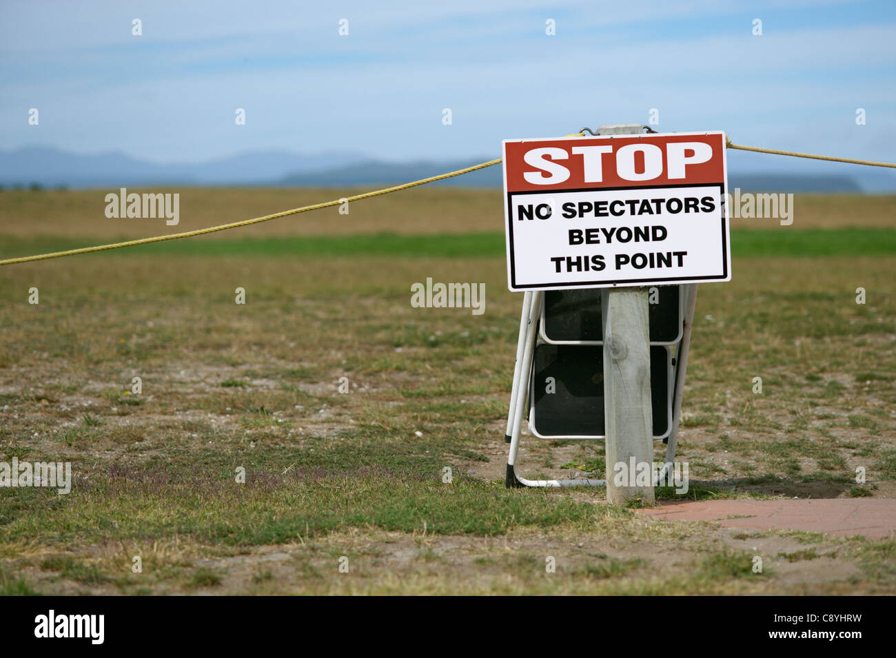 Spectators limit hi-res stock photography and images - Alamy