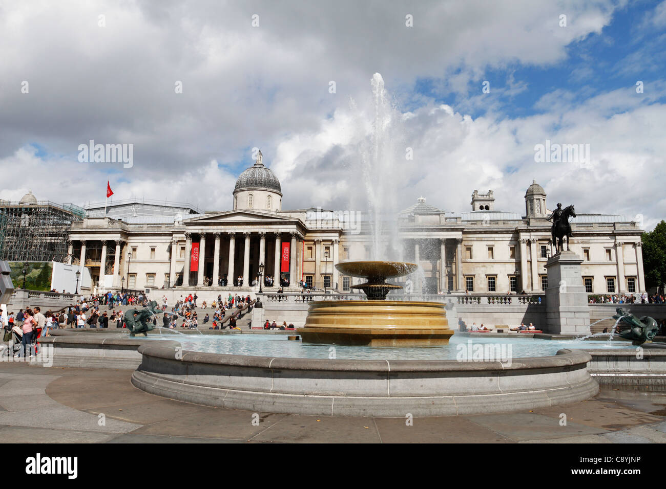 Water fountain at Trafalgar Square - London, England Stock Photo - Alamy
