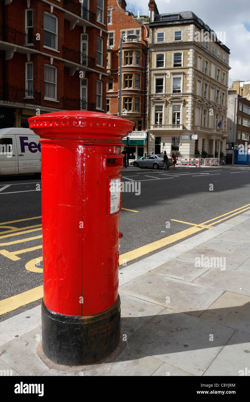 Royal Mail Pillar Box Stock Photos & Royal Mail Pillar Box Stock Images ...