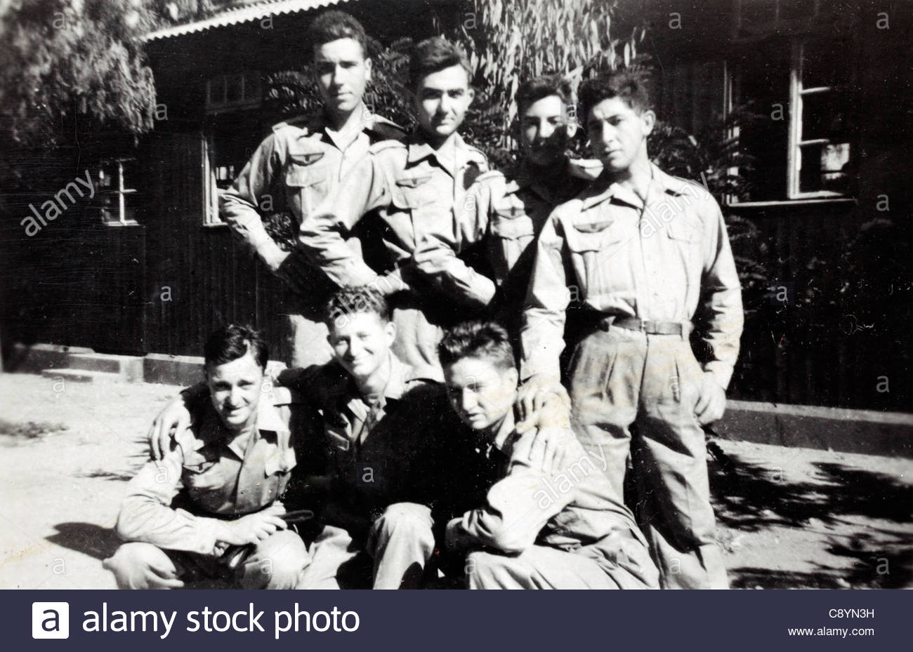 1950s Group Of Soldiers Stock Photos & 1950s Group Of Soldiers Stock ...