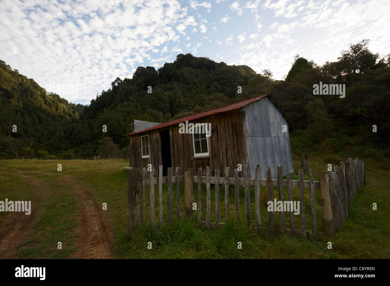 Maori hut hi-res stock photography and images - Alamy