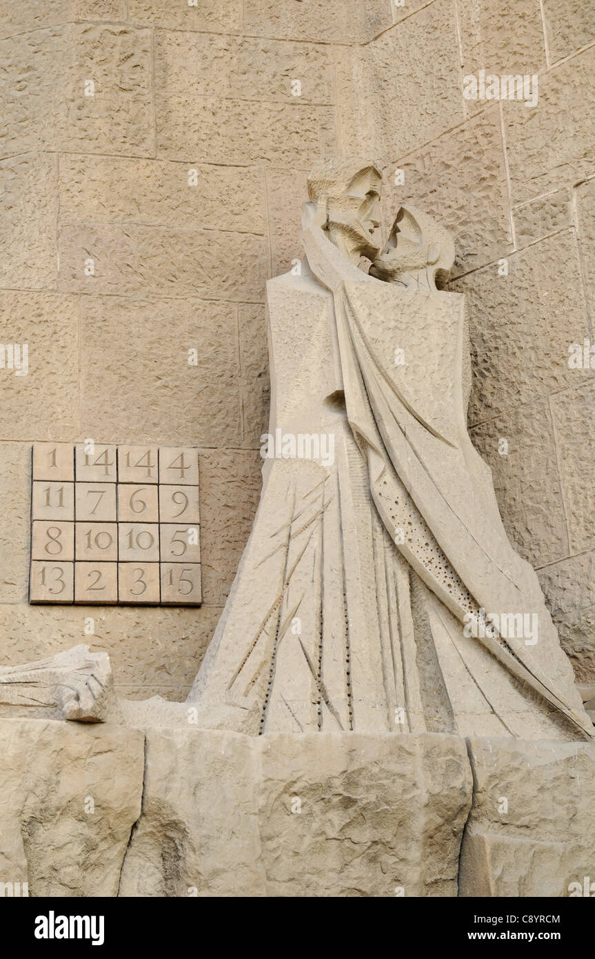 Kiss of Judas and magic square, Passion Facade, Basílica y Templo ...