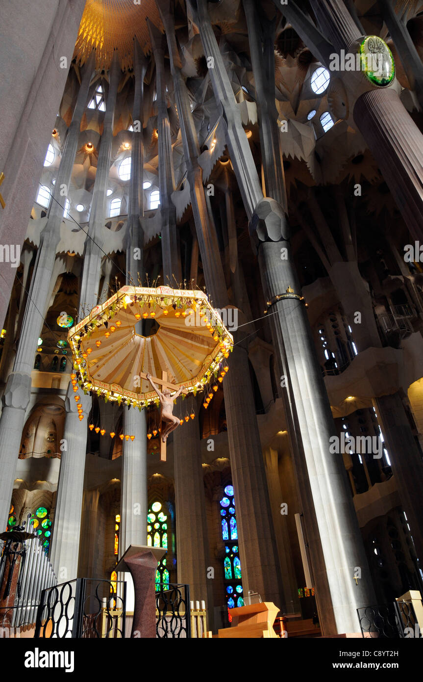 Altar canopy and cross in apse of the Basílica y Templo Expiatorio de ...