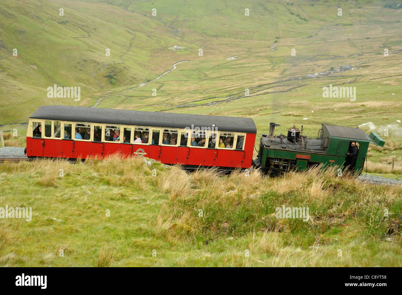 Train on snowdon mountain railway hi-res stock photography and images - Alamy