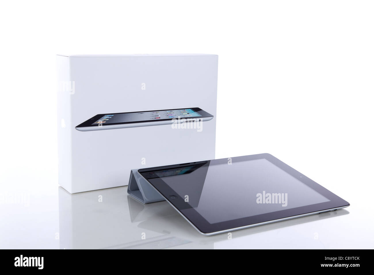 Package box from ipad 2 Stock Photo - Alamy