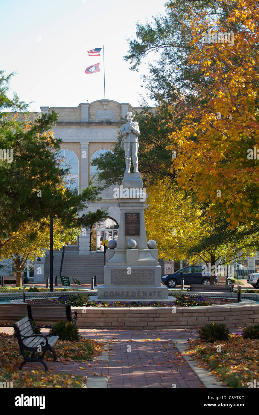 Bentonville arkansas confederate statue hi-res stock photography and ...