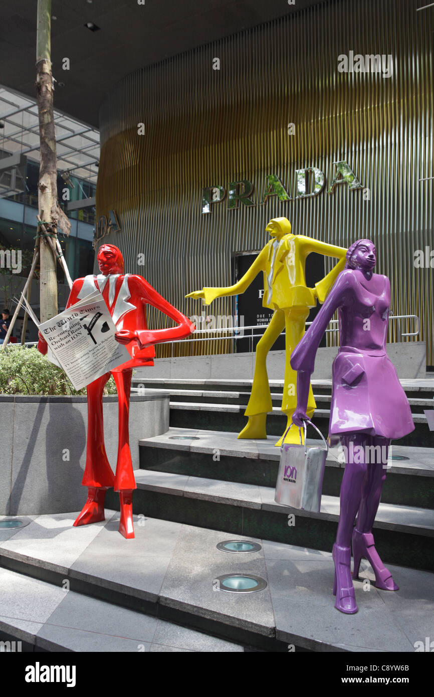 Shopping Mall Statues High Resolution Stock Photography and Images - Alamy