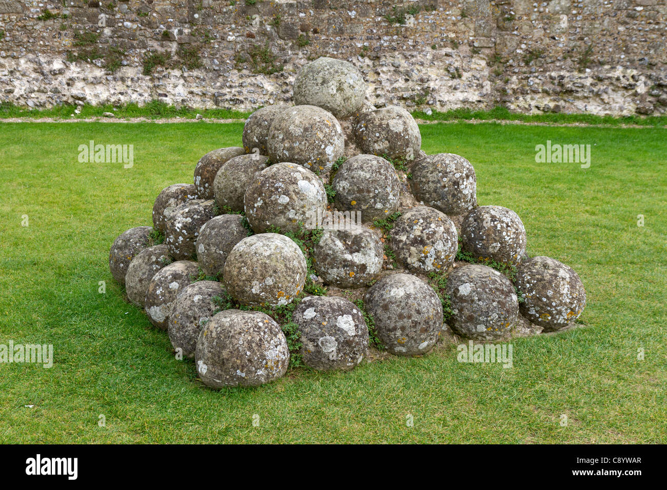 Stone cannon hi-res stock photography and images - Alamy