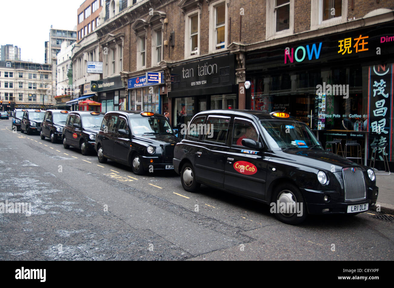 London taxi rank hi-res stock photography and images - Alamy