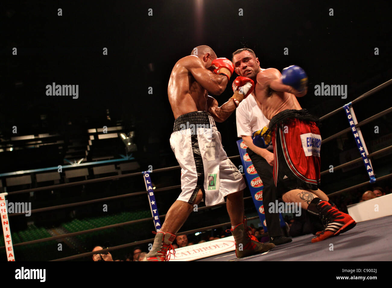 FLORENCE (IT), 04/Nov/2011: Bundu VS Petrucci, Welter Weight Boxing ...