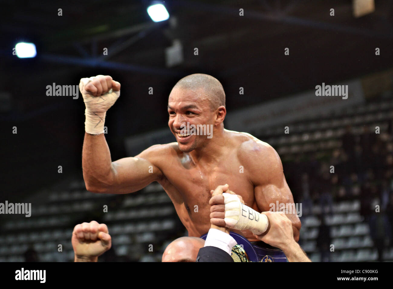 FLORENCE (IT), 04/Nov/2011: Bundu VS Petrucci, Welter Weight Boxing ...