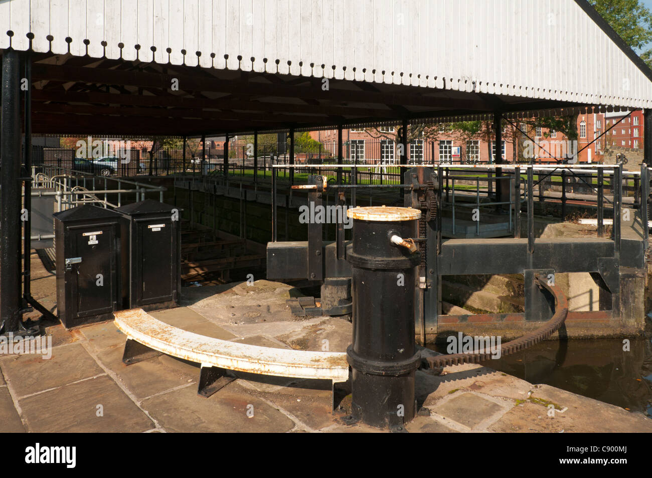 Dry dock gate hi-res stock photography and images - Alamy