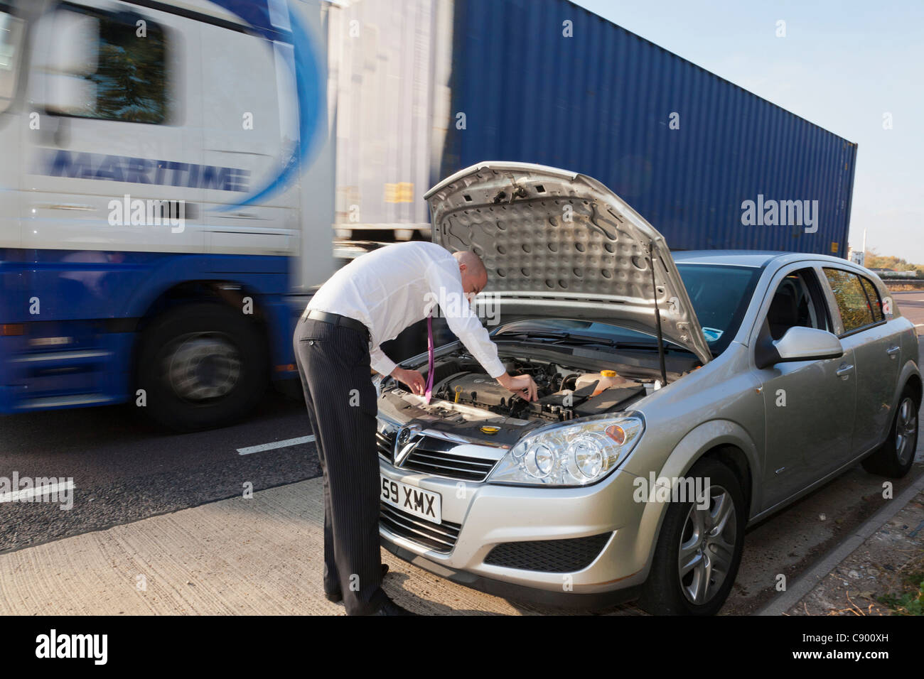 Car broken down motorway uk hi-res stock photography and images - Alamy