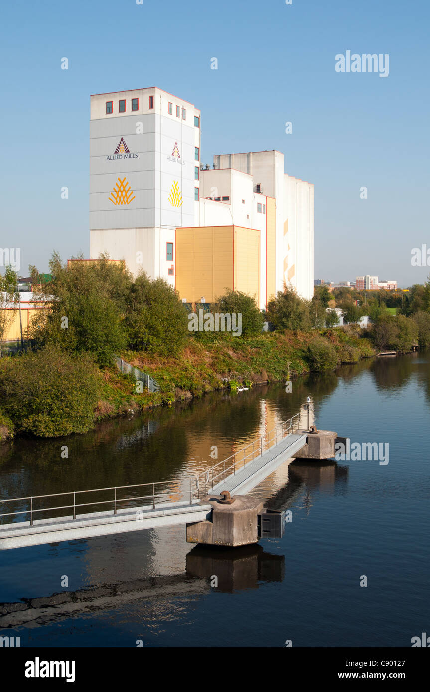 Allied Mills flour and semolina plant by the Manchester Ship Canal ...