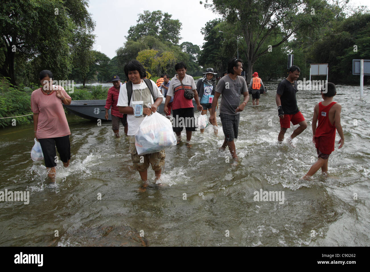 People wading flood hi-res stock photography and images - Alamy