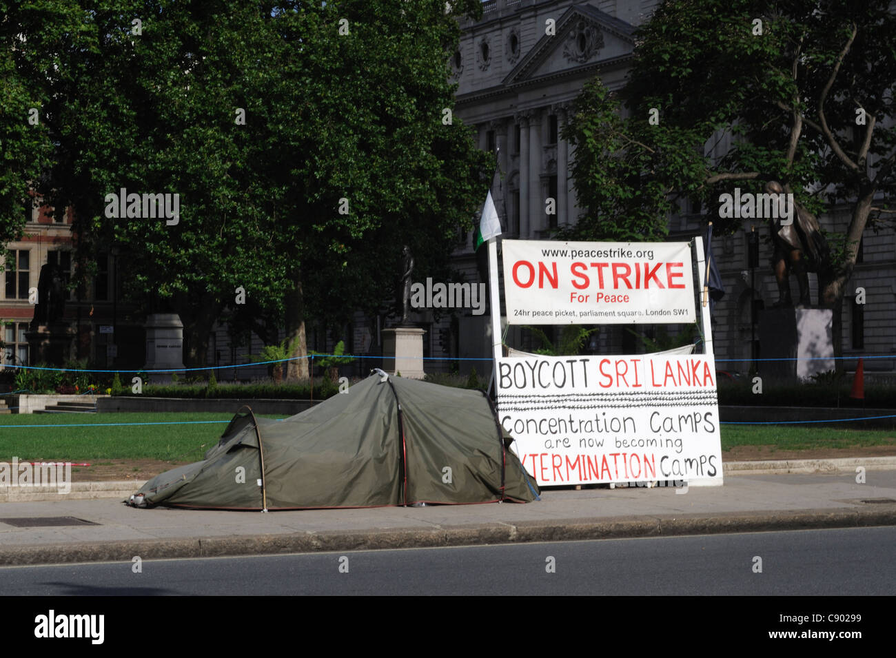 Peace picket hi-res stock photography and images - Alamy
