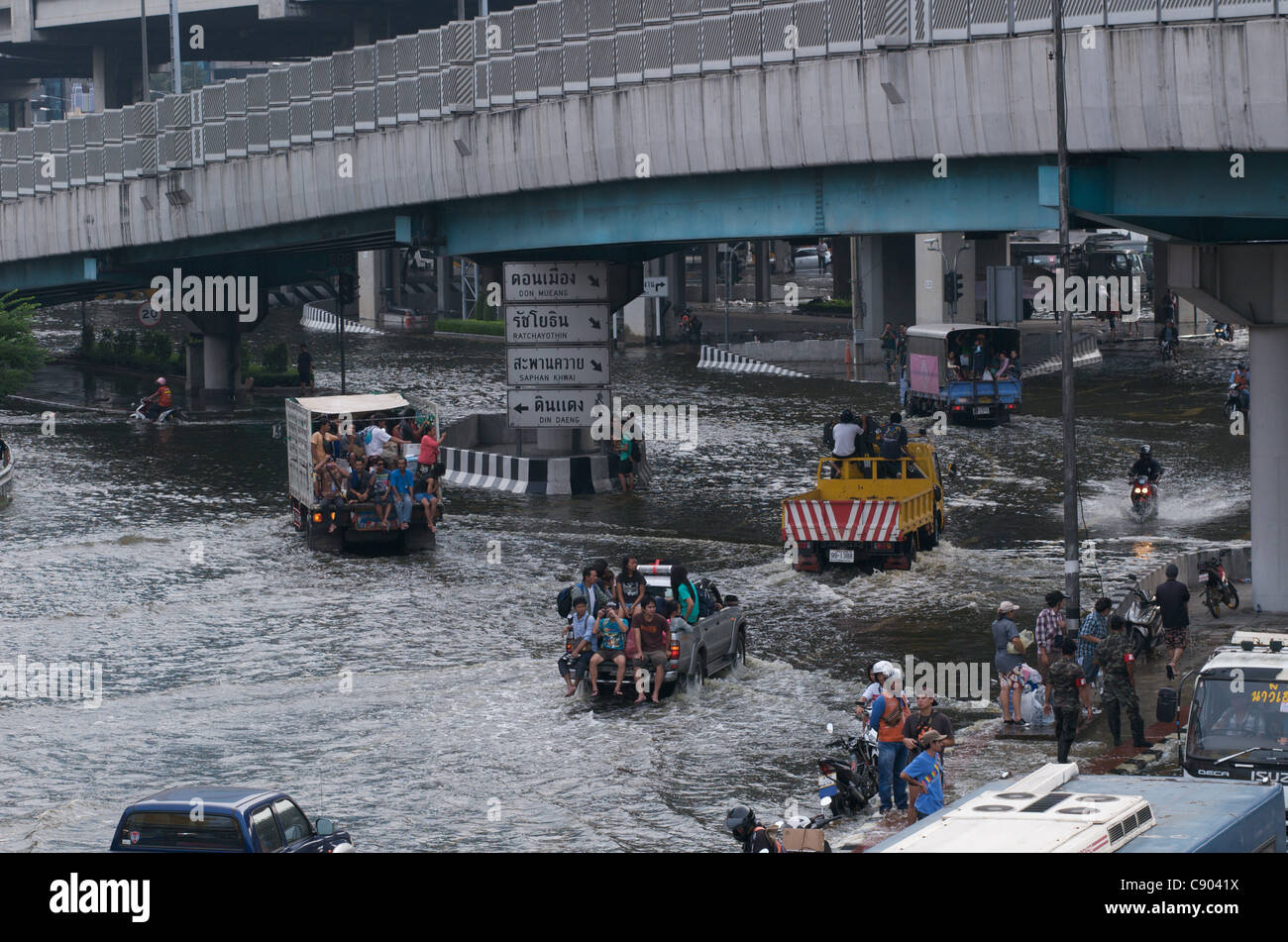 Driving flooding road in bangkok hi-res stock photography and images ...