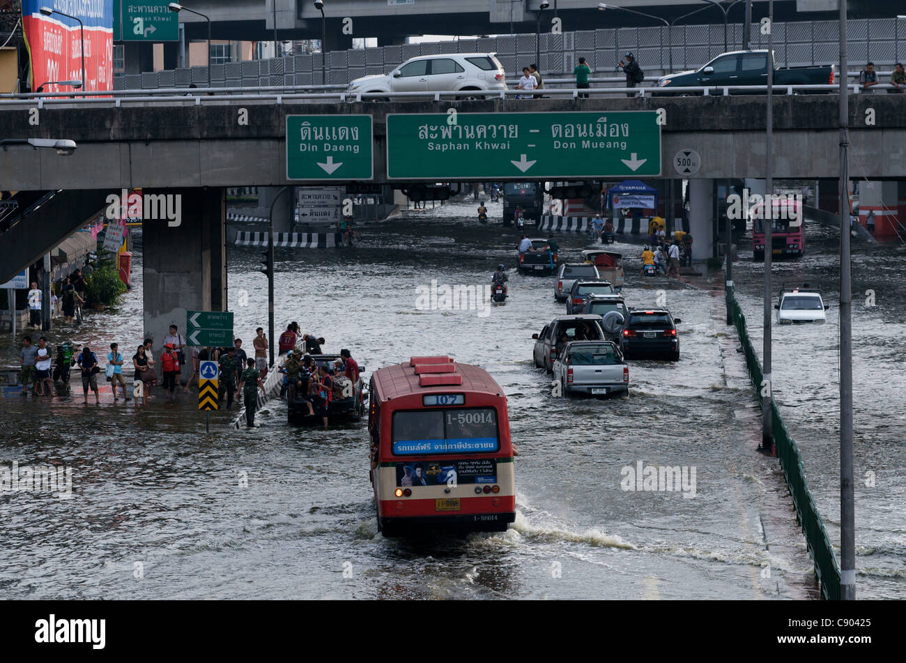 Traveler experiencing asia hi-res stock photography and images - Alamy