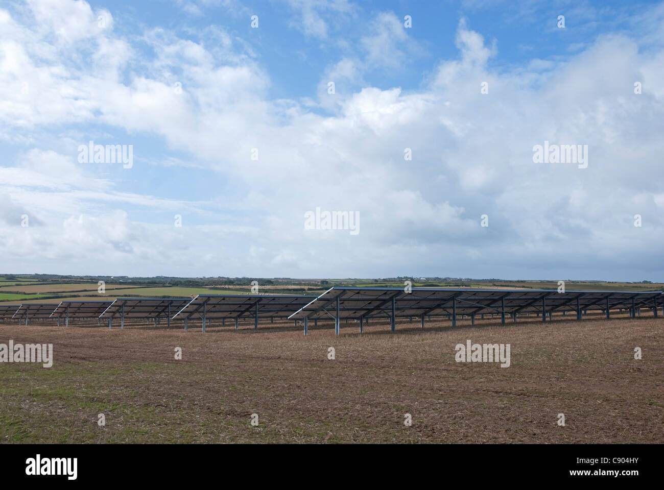 Solar farm cornwall hi-res stock photography and images - Alamy