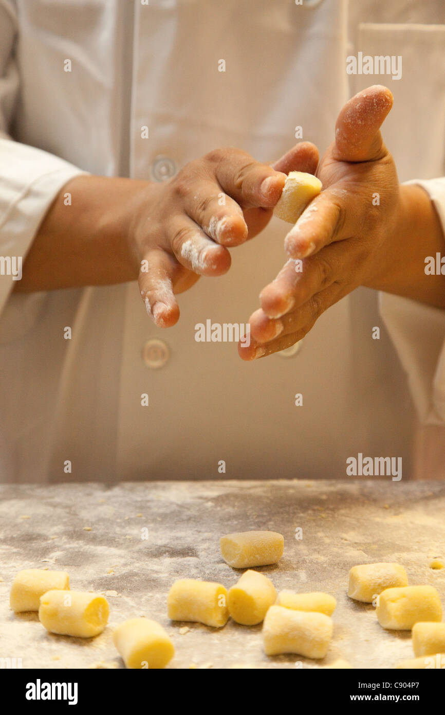 Log rolling hi-res stock photography and images - Alamy