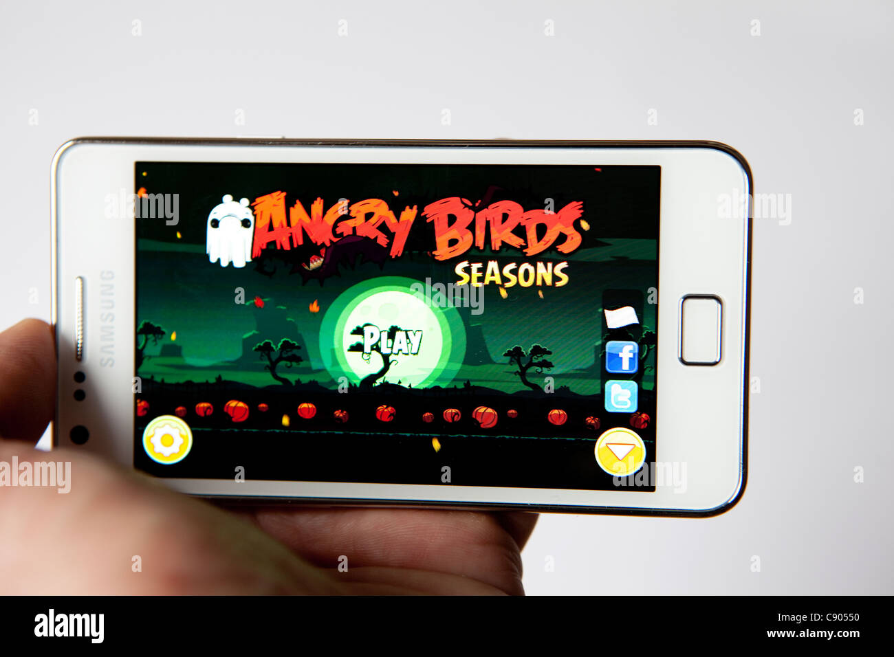 Angry bird hi-res stock photography and images - Alamy