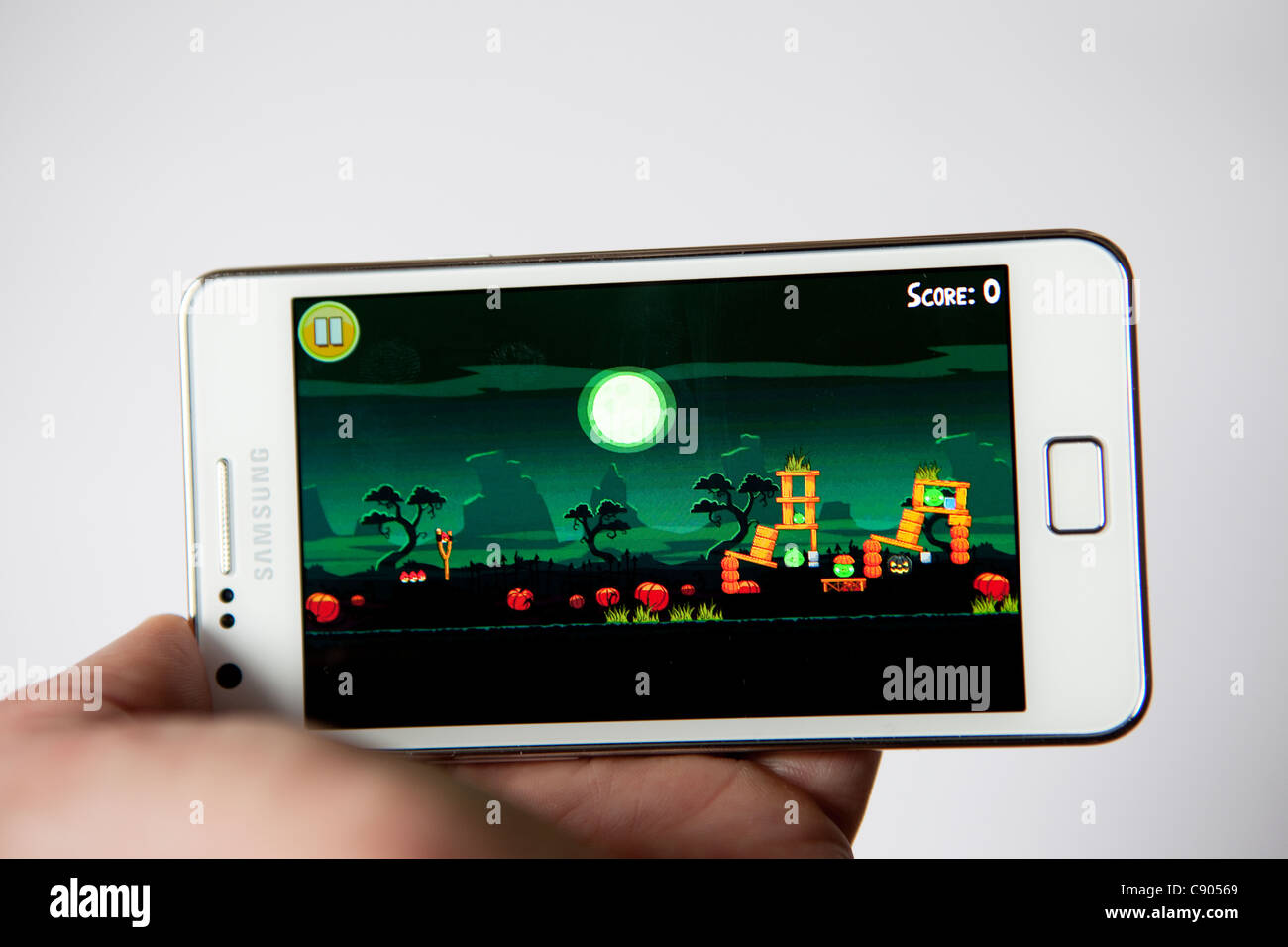 Angry bird hi-res stock photography and images - Alamy