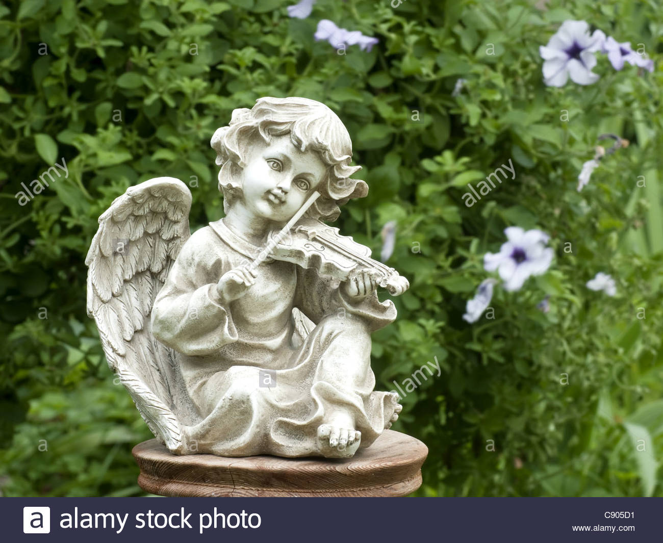 Angel Playing Violin Stock Photos & Angel Playing Violin Stock Images ...
