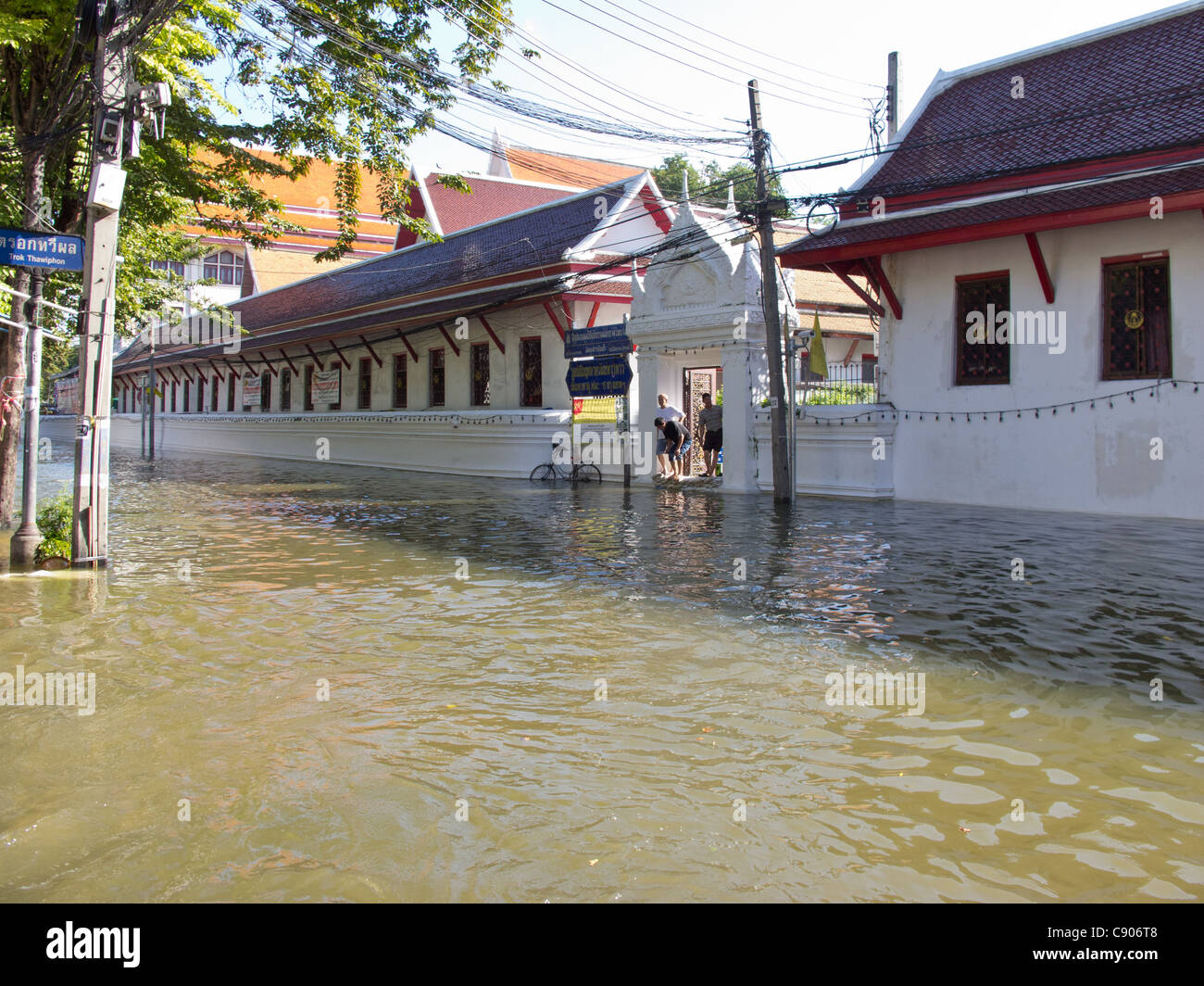 Bangkok flood temple hi-res stock photography and images - Alamy