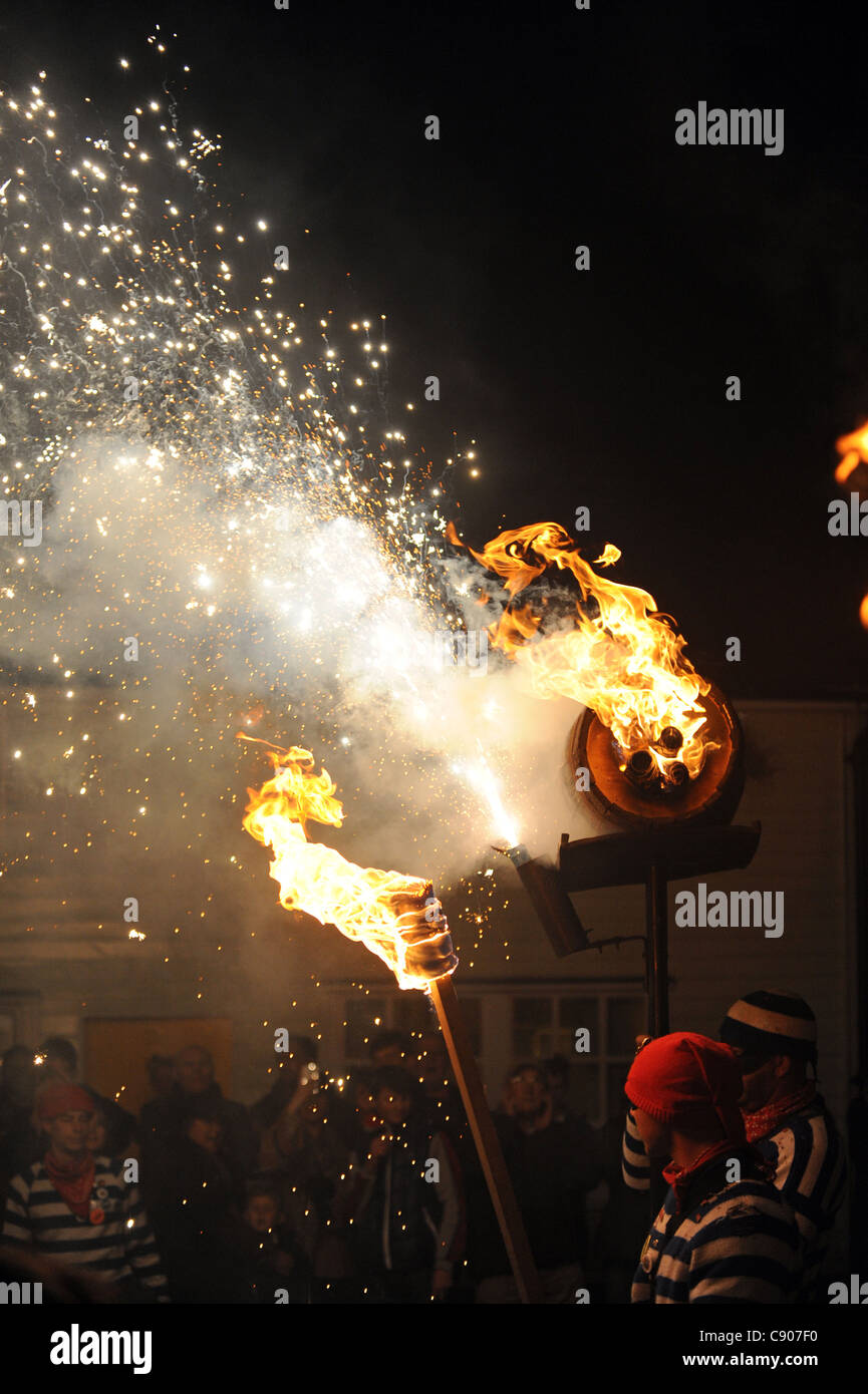 Lewes bonfire hi-res stock photography and images - Alamy