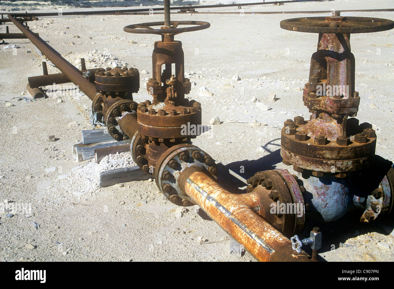 Oil pipeline in Dukhan area of Qatar, 1975 Stock Photo - Alamy