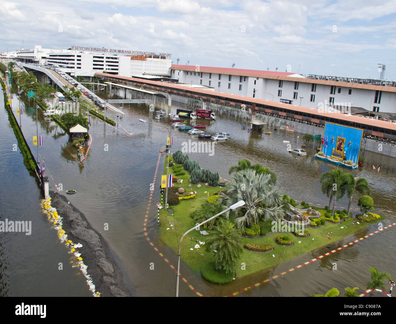 Flood in bangkok hi-res stock photography and images - Alamy