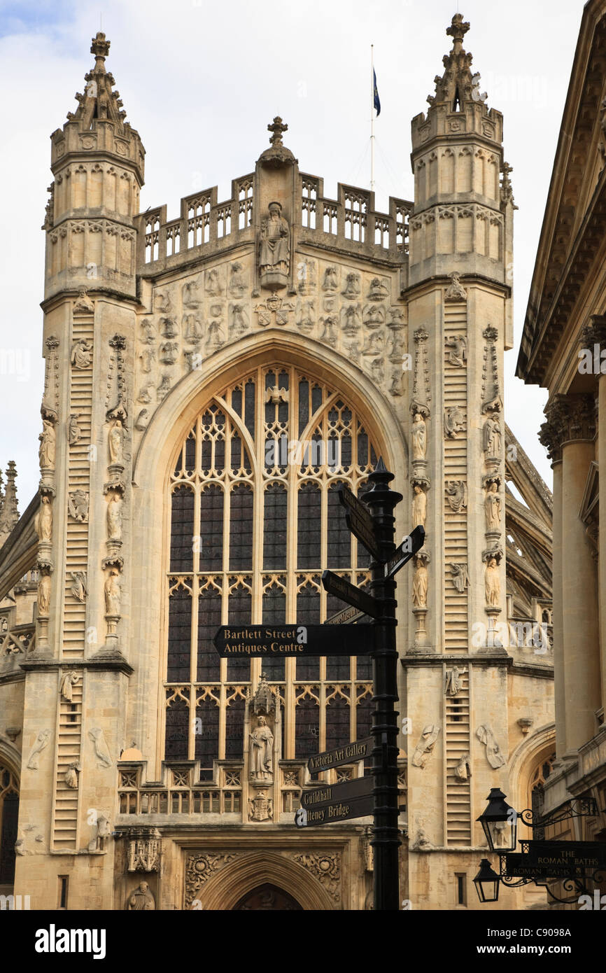 Bath, Somerset, England, UK, Britain. Tourist signpost by the Abbey and ...