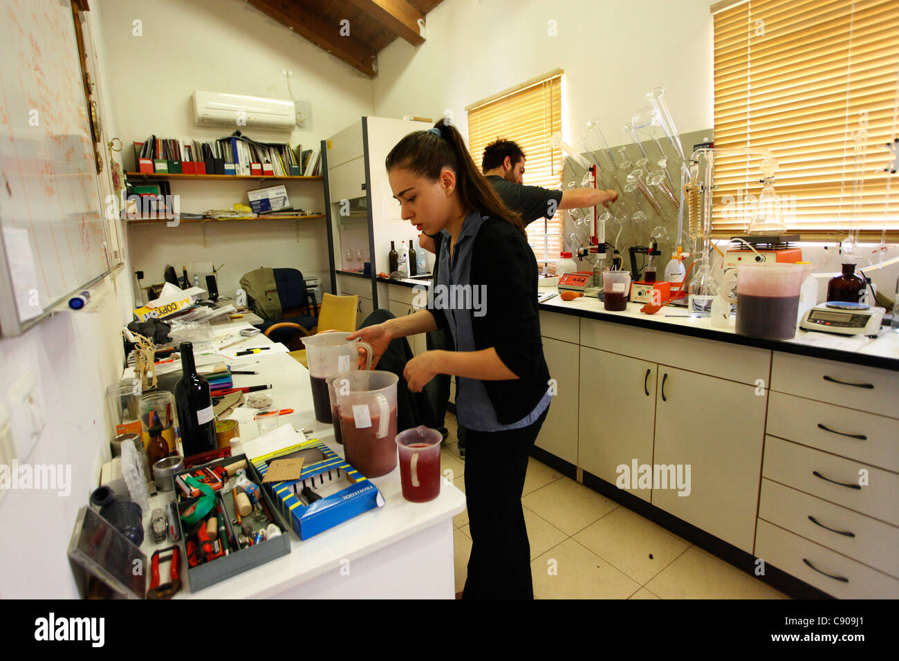 Laboratory technitian hi-res stock photography and images - Alamy