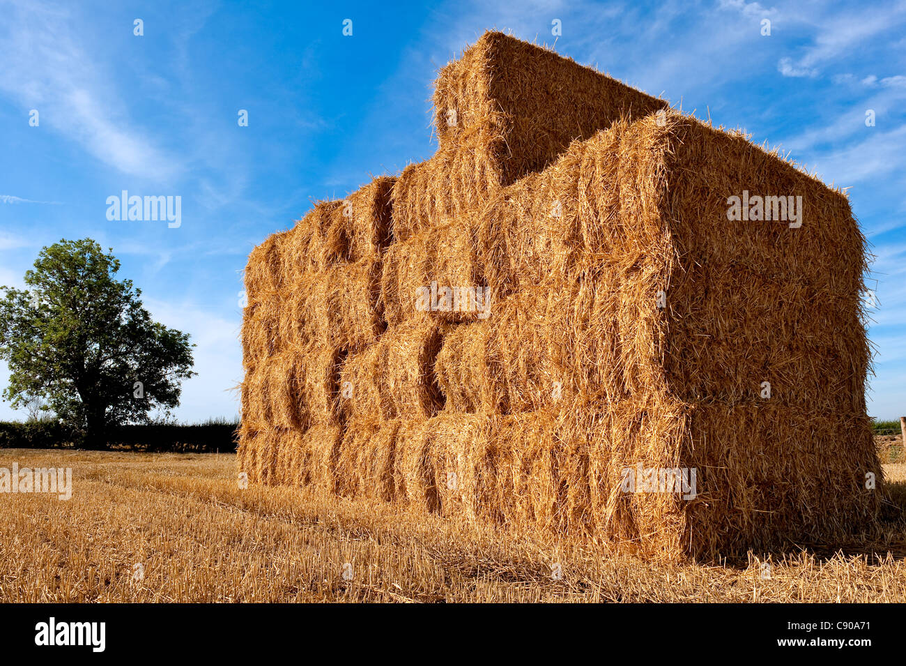 Straw bales dawn hi-res stock photography and images - Alamy